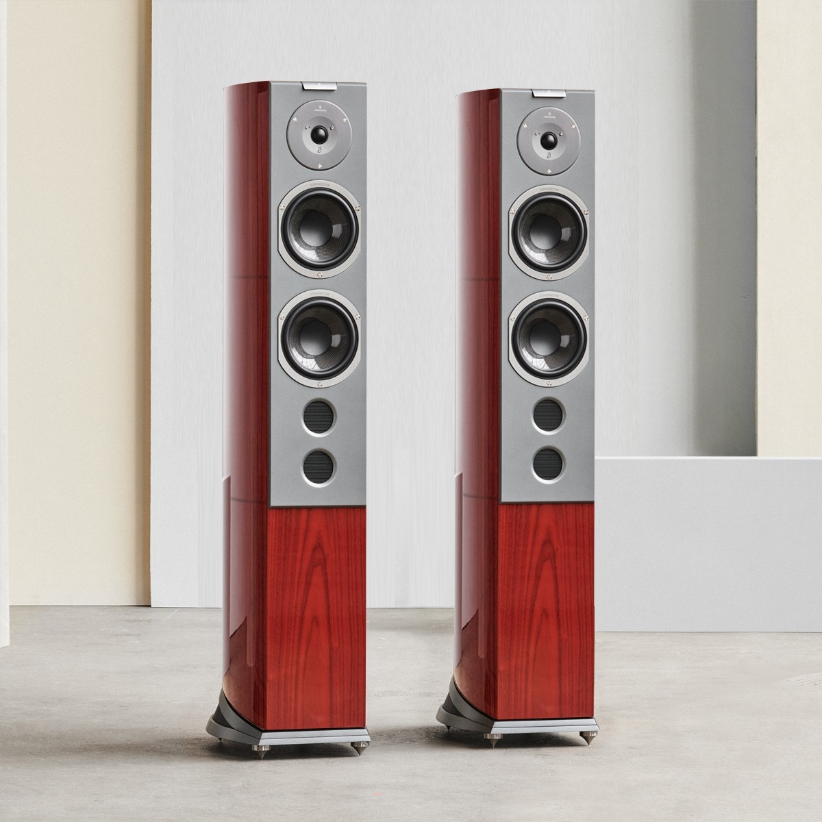 Audiovector R6 Signature colonnes chez E&M à Paris